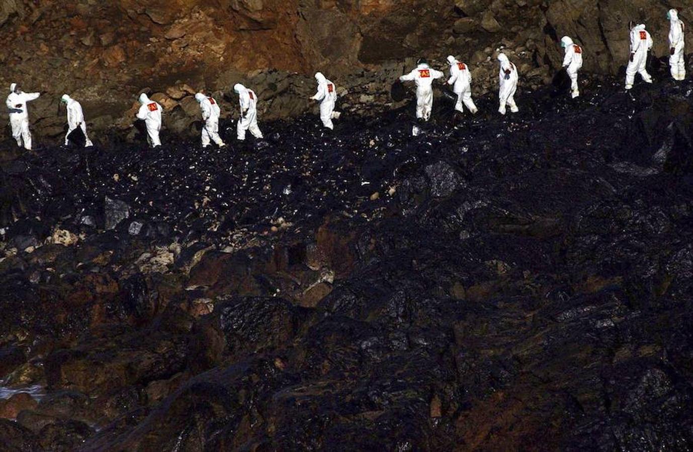 Fotos: Se cumplen 16 años del naufragio del Prestige, "el mayor ...