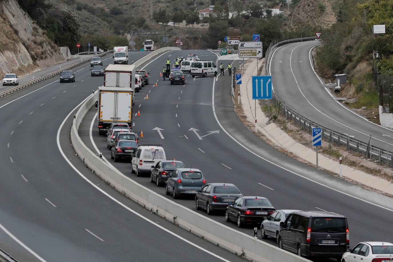 Controles en mitad de la autovía y en los peajes de autopistas de ...