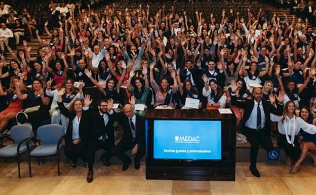 MEDAC celebra la graduación de sus alumnos de FP Online en el Palacio ...