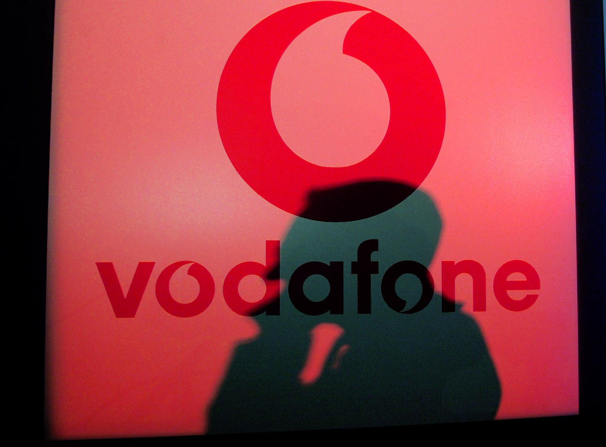 Vodafone hace las paces con Telefónica para usar su red de fibra ...